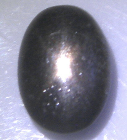 宝石名 天然ムーンストーン 産地 インド産 重さ 2.42ct サイズ 10.1x6x4.7ミリ 色 ブラック色 商品説明 6本線スター効果出るムーンストーン。 発送 簡易書留郵便も対応しています。重さにより価格変わります。基本430円