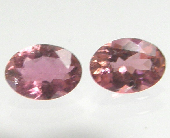 宝石名 天然 トルマリン 産地 ブラジル産 重さ 2コ 1.25ct サイズ 7x5.1ミリ 色 ピンク色 商品説明 ピンクカラートルマリン ペアー。 発送 簡易書留郵便も対応しています。重さにより価格変わります。
