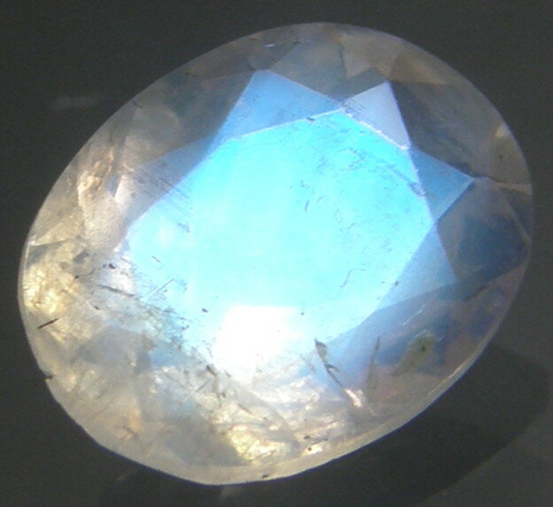 宝石名 天然石 ラブラドライト 産地 アフリカ産 重さ 0.80ct サイズ 7.5x5.8x3.3ミリ 色 ブルーイエローシラー色 商品説明 シラー効果強いブルーシラーに少しイエローも感じられますオーバルカット。 発送 簡易書留郵便も対応...