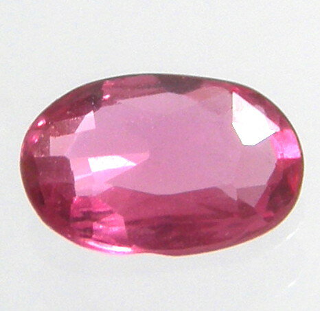 宝石名 天然石 レッドスピネル 産地 ミャンマー モゴック産 重さ 0.688ct サイズ 7.3x4.8x2.4ミリ 色 ピンキッシュレッド色 商品説明 綺麗なピンク系ルビーカラースピネル アイクリーン。 発送 簡易書留郵便も対応していま...