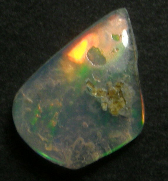 宝石名 天然石 オパール 産地 エチオピア産 重さ 1.07ct サイズ 11.3x8.8x2.8ミリ 色 遊色 商品説明 グリーン 赤色斑の効果も出る変形カット 母岩付 ウォーターオパール。 発送 簡易書留郵便も対応しています。重さにより...