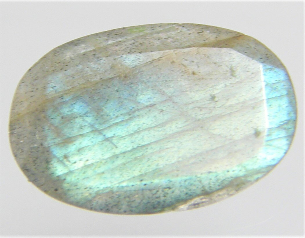 宝石名 　天然石　ラブラドライト 産地 　アフリカ産 重さ 　3．17ct サイズ 　13．5x9．6x3．7ミリ 色 　ブルーグリーンシラー色 商品説明 　ブルーグリーンシラー効果　ラブラドライト　オーバルカット　キズが多い石です小キズ等...