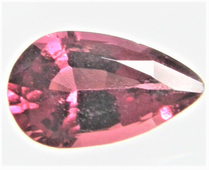 宝石名 天然石　マラヤガーネット 産地 　タンザニア産 重さ 　1．01ct サイズ 　8．1x4．9x3．6ミリ 色 　ピンキッシュバイオレット色 商品説明 　タンザニア産　マラヤガーネット　ピンンクバイオレットカラー　グロッシュラー　ロ...