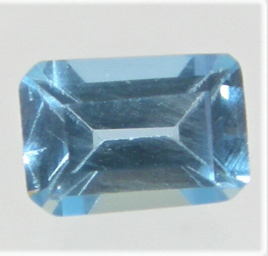 宝石名 　天然　ブルートパーズ 産地 　ブラジル産 重さ 　1．06ct サイズ 　7．2x5x3．6ミリ 色 　青色 商品説明 　スクエアーカット　アイクリーン。 発送 簡易書留郵便も対応しています。重さにより価格変わります。