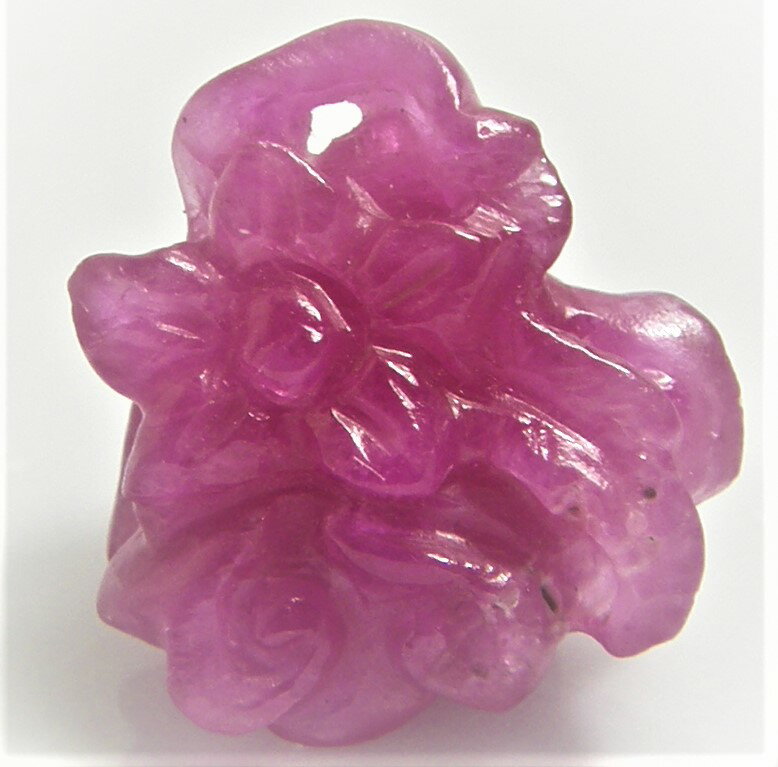 宝石名 　天然石　ルビー 産地 　ミャンマー産 重さ 　8．043ct サイズ 　13．1x12．5x8．9ミリ 色 　赤色 商品説明 　ミャンマー産　ルビー　彫刻品　加熱石　ソーティング付。 発送 簡易書留郵便も対応しています。重さにより...