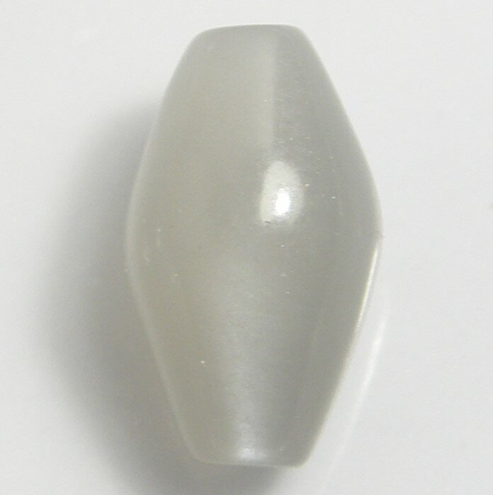 宝石名 天然　グレームーンストーン 産地 　インド産 重さ 　4．74ct サイズ 　13x7．7ミリ 色 　グレー色 商品説明 　穴あけ加工無し　グレームーンストーン。 発送 簡易書留郵便も対応しています。重さにより価格変わります。