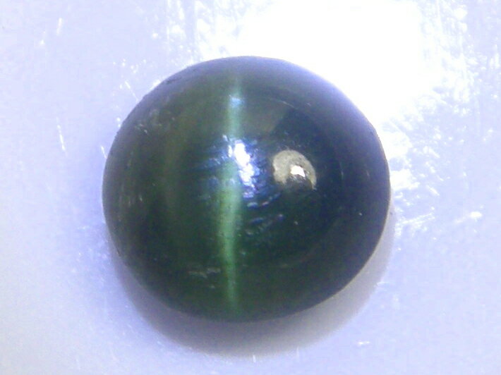 宝石名 　天然　ダイオプサイトキャッツアイ 産地 　ロシア産 重さ 　2ct サイズ 　7．3x7．5x4．3ミリ 色 　グリーン色 商品説明 レア　グリーンダイオプサイトキャッツアイ。 発送 簡易書留郵便も対応しています。重さにより価格変...