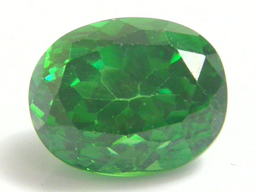 宝石名 　グリーンキュービックジルコニア 産地 　　・・・産 重さ 　8．78ct サイズ 　約　11．6x9．5x6．7ミリ 色 　緑色 商品説明 　グリーンカラーキュービックジルコニア。 発送 簡易書留郵便も対応しています。重さにより価...