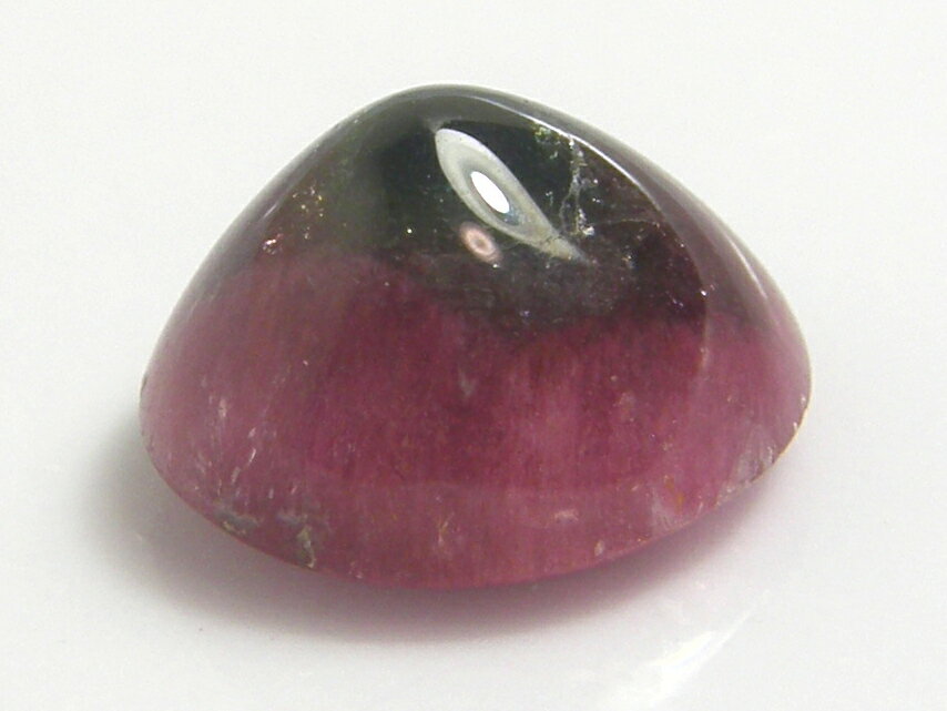 宝石名 天然 バイカラートルマリン 産地 　アフリカ産 重さ 　5．20ct サイズ 　11．3x10．3x6．8ミリ 色 　ピンク/黒色 商品説明 　目玉のような模様のバイカラートルマリン　カボッションカット。 発送 簡易書留郵便も対応し...