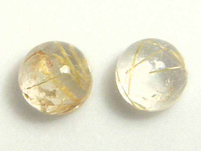 宝石名 天然　ルチルインクォーツ 産地 　ブラジル産 重さ 　2コ　0．82ct サイズ 　4．3x4．4　4．3x3ミリ 色 　・・・色 商品説明 　針状ルチル入りクォーツ　カボションカット　ペアー　。 発送 簡易書留郵便も対応しています...
