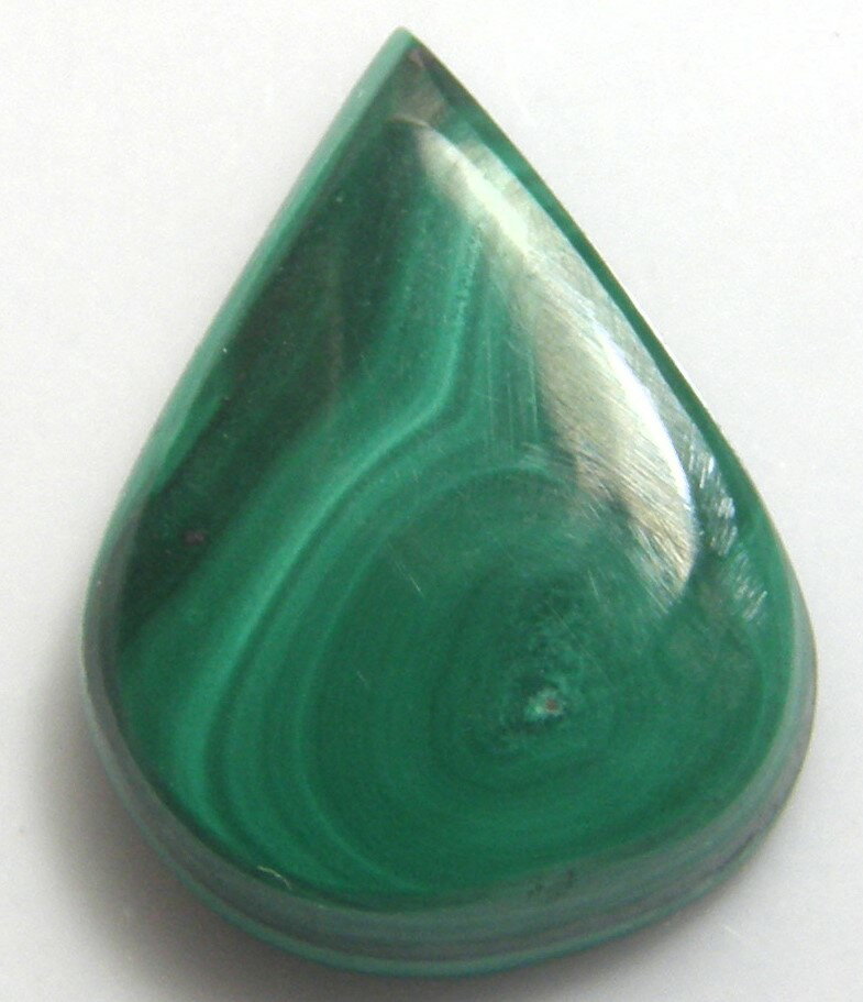 宝石名 天然マラカイト 産地 アフリカ産 重さ 　7．78ct サイズ 　15．1x11．6x4．2ミリ 色 緑色 商品説明 　ペアシェイプカット。 発送 簡易書留郵便も対応しています。重さにより価格変わります。