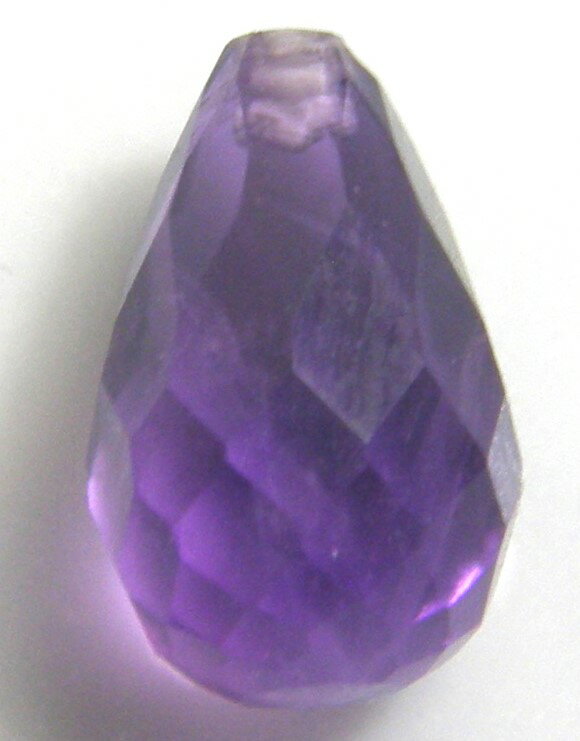 宝石名 天然　アメジスト 産地 　アフリカ産 重さ 　2．13ct サイズ 　9．5x6ミリ 色 　紫色 商品説明 　濃い色合いのアメジスト　ブリオレットカット　上部竪あなあけ加工済み　。 発送 簡易書留郵便も対応しています。重さにより価格...