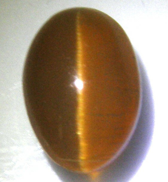 宝石名 天然　アパタイトキャッツアイ 産地 アフリカ産 重さ 　2．78ct サイズ 　9．2x6．5x5．5ミリ 色 　ハニー色 商品説明 　シャープ線キャッツアイ効果　ハニーカラーアパタイトキャッツアイ。 発送 簡易書留郵便も対応してい...