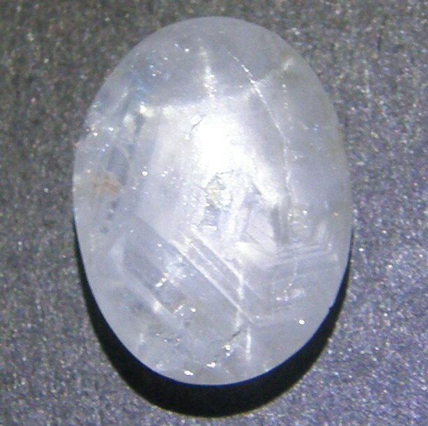 宝石名 天然石 ホワイトスターサファイア 産地 スリランカ産 重さ 2．95ct サイズ 　10．1x7．5x3．6ミリ 色 ホワイト色 商品説明 　透明度あるホワイトカラースターサファイア　スリランカ産。 発送 簡易書留郵便も対応していま...