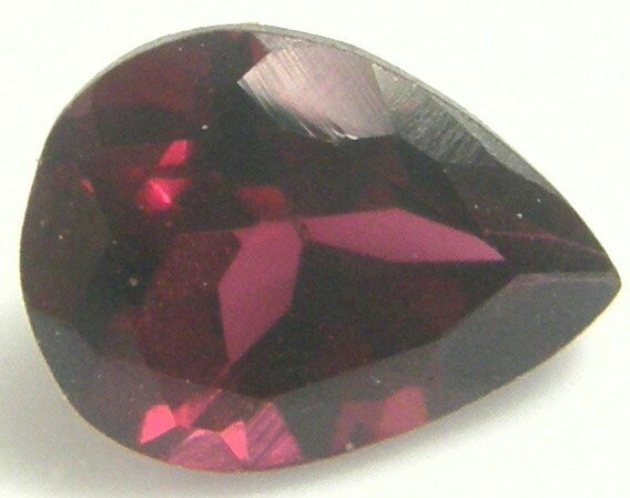 宝石名 天然　ロードライトガーネット 産地 　アフリカ産 重さ 　1．55ct サイズ 　8．2x6．2x4．2ミリ 色 　赤色 商品説明 　レッドカラー少しパープルもかんでいますロードライトガーネット。 発送 簡易書留郵便も対応しています...
