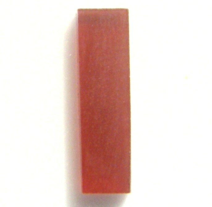 宝石名 　天然　トルマリン 産地 　アフリカ産 重さ 　　1．07ct サイズ 　10．2x2．8ミリ 色 　赤色 商品説明 　赤色に近いトルマリン　ルベライト　板状　細小キズあり。 発送 簡易書留郵便も対応しています。重さにより価格変わります。