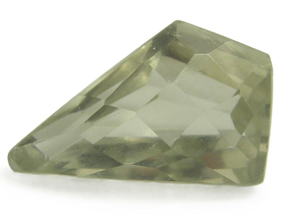 宝石名 　天然　グリーンアメジスト 産地 　南米産 重さ 　　5．32ct サイズ 　15．2x9．6x7．9ミリ 色 　グリーン色 商品説明 　グリーンカラーアメジスト　アイクリーン　ファンシーカット。 発送 簡易書留郵便も対応しています...