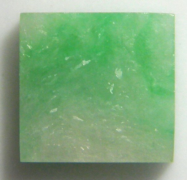宝石名 天然石 　翡翠 産地 　ミャンマー産 重さ 　1．66ct サイズ 石のサイズ 約　6．9x6．7x2．4ミリ 色 　グリーン/ホワイト色 商品説明 　グリーンとホワイトのミックスカラー翡翠の板　肉眼では目立ちませんが細かいキズあり...