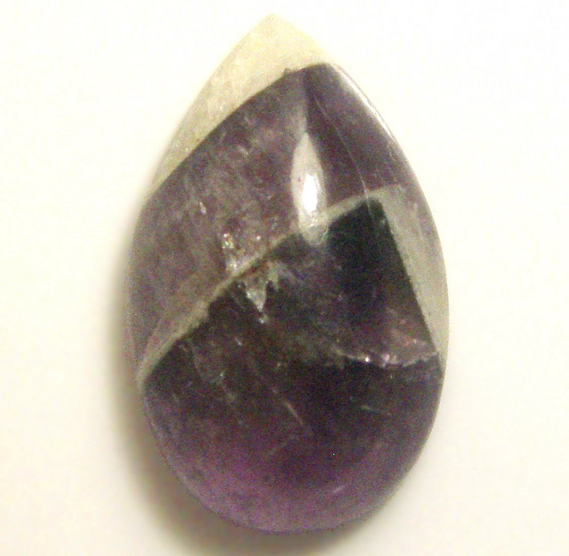 宝石名 天然　ファントムアメジスト 産地 　ブラジル産 重さ 　　27．33ct サイズ 　約　27x17x8．6ミリ 色 　パープル/ホワイト色 商品説明 　パープル/ホワイトのグラデーション魅力　小キズあり　半透明　ペアシェイプ　ファン...