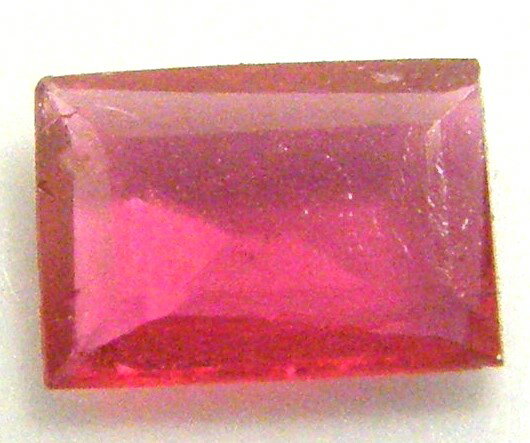 宝石名 天然　レッドスピネル 産地 　ミャンマー産 重さ 　0．27ct サイズ 　約5．2x3．8x1．9ミリ 色 　赤色 商品説明 　ミャンマー　モゴック産　色よいルビーカラー　　小キズあり。 発送 簡易書留郵便も対応しています。重さに...