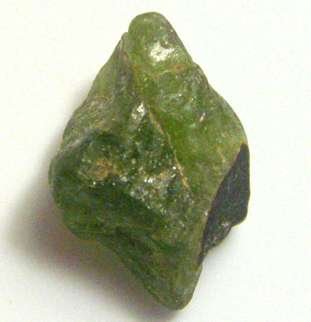 宝石名 天然ペリドット 産地 　・・・産 重さ 　18．36ct サイズ 　19．3x13．7x9．8ミリ　 色 　グリーン色 商品説明 　ペリドット　原石　他鉱物が付着している　。 発送 簡易書留郵便も対応しています。重さにより価格変わります。