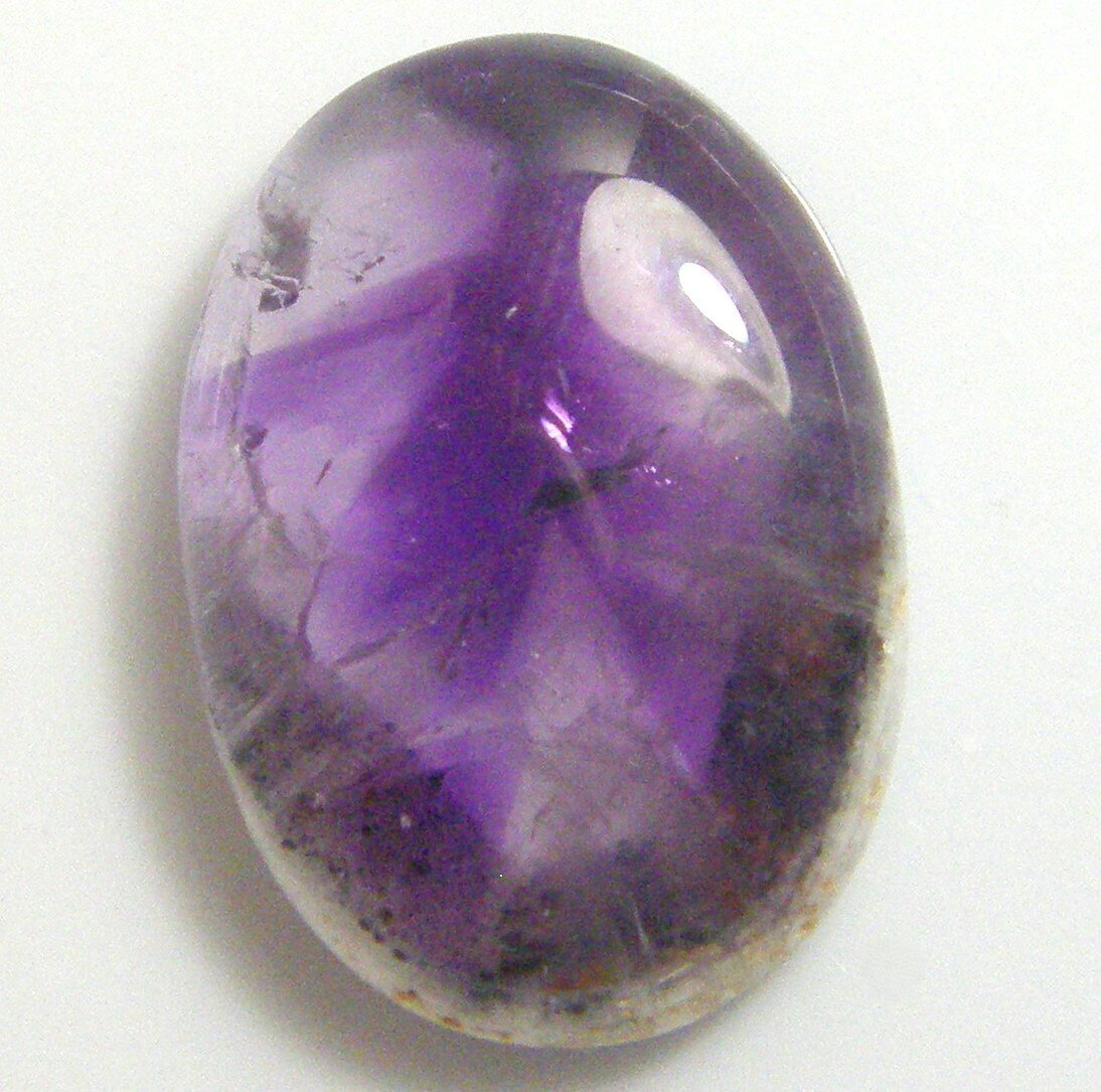 宝石名 天然　トラピッチェ　アメジスト 産地 　南米産 重さ 　20．10ct サイズ 　22x16．7x6．3ミリ 色 　紫色 商品説明 　母岩付き　模様が魅力的なトラピッチェアメジスト。 発送 簡易書留郵便も対応しています。重さにより価...