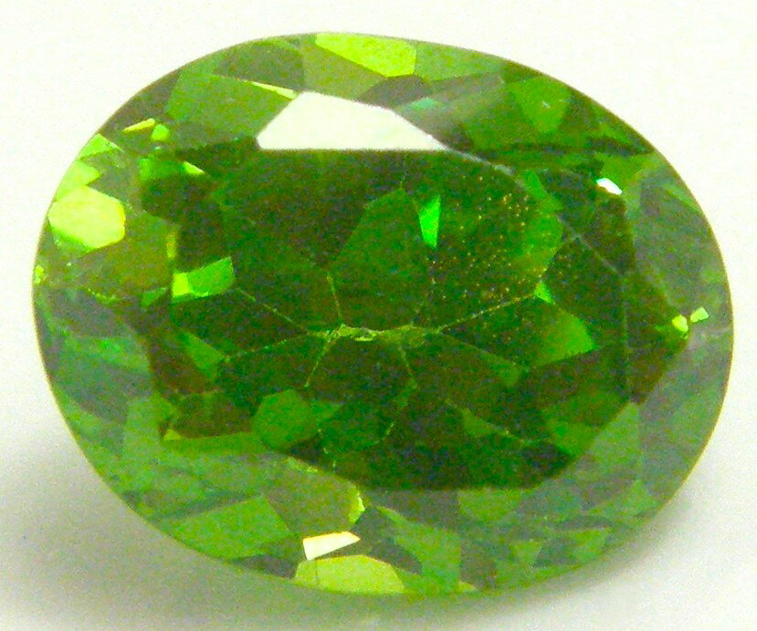 宝石名 　グリーンキュービックジルコニア 産地 　・・・産 重さ 　8．03ct サイズ 　11．7x9．3x6．5ミリ 色 　グリーン色 商品説明 　グリーンカラーキュービックジルコニア　。 発送 簡易書留郵便も対応しています。重さにより...