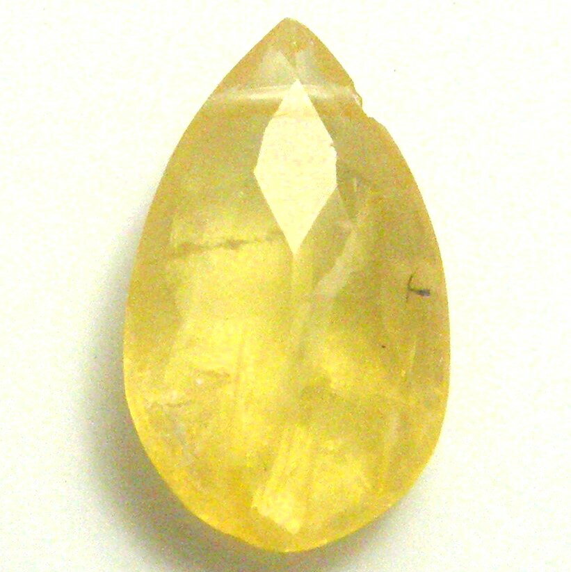 宝石名 　天然石　ヘリオドール　ベリル 産地 　アフリカ産 重さ 　2．58ct サイズ 　12．5x7．7x4．4ミリ 色 　黄色 商品説明 　石上部通し横穴加工済み　　イエローベリル　ブリオレットカット。 発送 簡易書留郵便も対応してい...