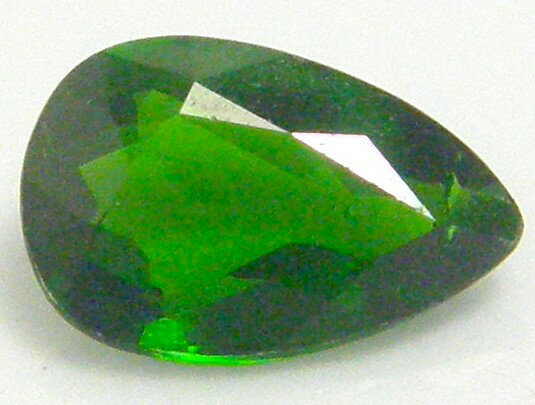 宝石名 　天然　クロムダイオプサイト 産地 　・・・産 重さ 　　0．84ct サイズ 　8．2x5．3x2．8ミリ 色 　グリーン色 商品説明 　グリーンカラー奇麗なクロムダイオプサイト。 発送 簡易書留郵便も対応しています。重さにより価...
