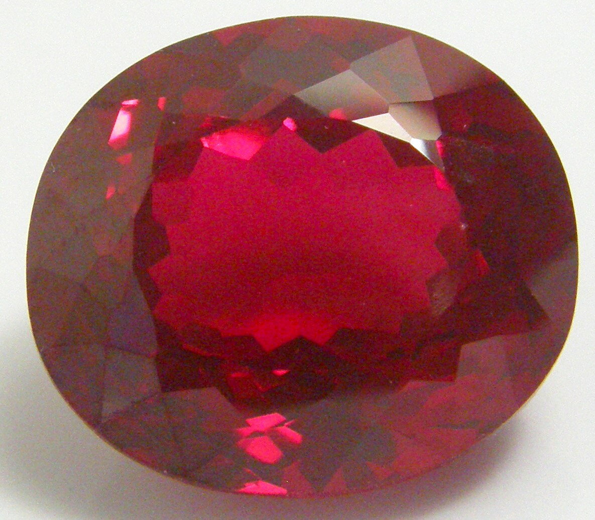 宝石名 　合成ルビー　「コランダム成分」 産地 　・・・・産 重さ 　37．35ct サイズ 　21x18．6x11．2ミリ 色 　赤色 商品説明 　37．35カラットと大きな合成ルビー　コランダム成分。 発送 簡易書留郵便も対応しています...