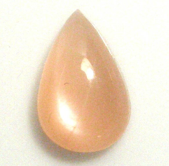 宝石名 天然　ムーンストーン 産地 　インド産 重さ 　0．92ct サイズ 　8．2x5．3x3．3ミリ 色 　オレンジ色 商品説明 　ピンク色カンダオレンジムーンストーン。 発送 簡易書留郵便も対応しています。重さにより価格変わります。