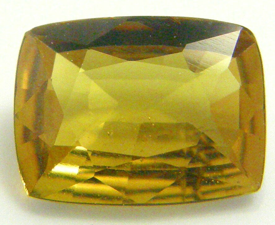 宝石名 　天然石　ブラウンサファイア 産地 　スリランカ産 重さ 　1．48ct サイズ 　8．4x6．3x5ミリ　 色 　ブラウン色 商品説明 　天然のブラウンサファイア1.48カラットは、その独特なブラウンカラーとイエローがかった色合い...