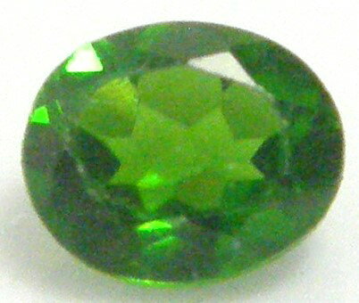 宝石名 天然　クロムダイオプサイト 産地 　ロシア産 重さ 　0．39ct サイズ 　5x4x2．5ミリ 色 　グリーン色 商品説明 　天然クロムダイオプサイトは、その鮮やかなグリーンカラーが特徴で、見る者を魅了します。この宝石はアイクリー...