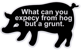 意味「ブーブーしか言わない豚に何が期待できるか」 SIZE:38mm×23mm コトワザステッカーのミニサイズです。 屋外使用OK！耐水性のあるステッカーです。 白色のビニール素材に印刷されています。 バイクやメットはもちろん、ケータイ、車...