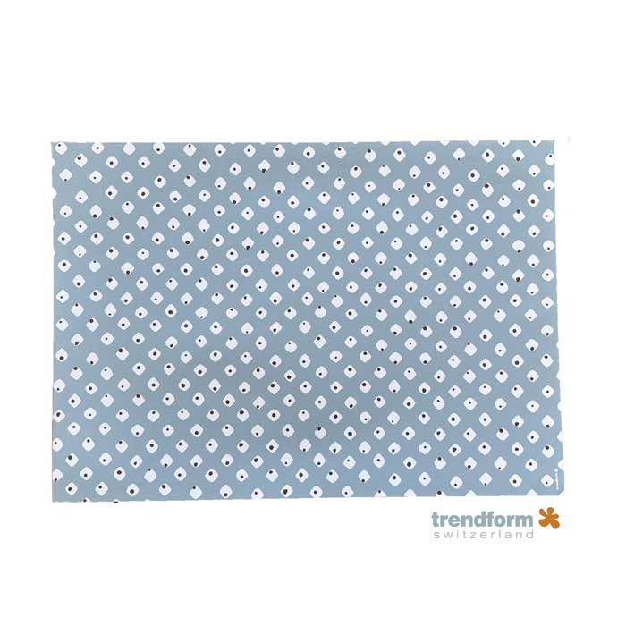 手軽に使用できる使い切りタイプのペーパーランチョンマット。毎日の気分に応じて、来客時の雰囲気に合わせて、子供たちのパーティ使用に、デザインを変えて自由な食卓の演出をお楽しみください。 こちらは1袋10枚入りです。