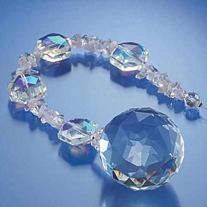 ギフト対応 素材天然石　ガラス　 ◇クリスタルガラス(中国製)/約34×30mm、約16×14mm ◇天然水晶/約6mm64面カット ◇ローズクォーツ/約3mm ★全長：約30cm 窓辺に吊るして太陽の光を部屋中に散りばめる・・・人気のイン...