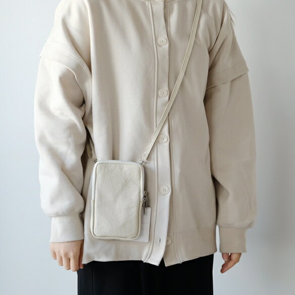 MARLON FIRENZE (マーロンフィレンツェ)Shoulder Mini Pouch (light beige)ショルダー 鞄 ポーチ マーロンフィレンツェのミニポーチショルダー。 使い勝手のいいショルダーミニバッグは、スマホポーチ...