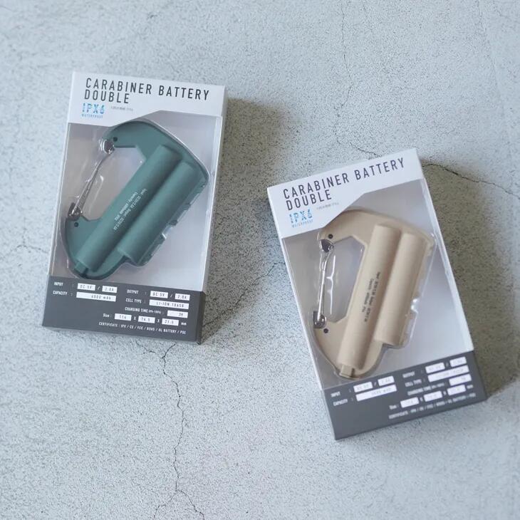 EL COMMUN Inc.CARABINER BATTERY DOUBLE (olive/coyote)カラビナバッテリーダブル 防水 6000mAh アウトドア 防水性能付きで、リュックなどに引っ掛けて携帯を充電できるカラビナバッテリー...