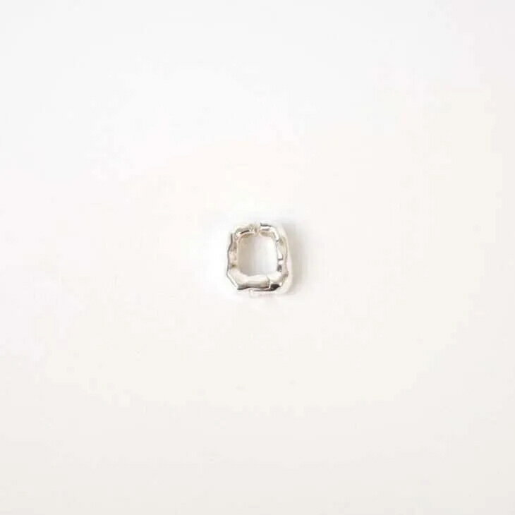 [aura] (オーラ)凸凹 HOOP EAR CUFF/ EARRING (silver)アクセサリー イヤーカフ イヤリング シルバー SILVER925 表面のでこぼこがエッジのきいたイヤカフとイヤリングの2wayアイテム。 岩のよう...