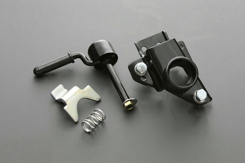 Z1/Z2 シートロック スチールシートキャッチ＆レバーセット PMC メーカー名　：　 (株)PMC.Inc　メーカー品番　：　 81-5339適合車種 　：　 カワサキ/KAWASAKI 　 72〜75 Z1/Z2 オリジナル同様のスチ...