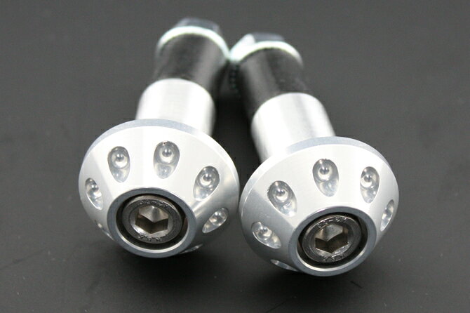 (株)PMC.Inc　ビレットバーエンド φ18〜φ19 mm 対応 シルバー リボルバー 品番：183-212ジュラルミン材から削りだされたボディーに、耐腐食性に優れるアルマイトを施し、取付けに必要なボルトはもちろん、インサートカラー・ラ...