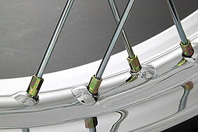 H2　ユニクロメッキスポークセット リアディスク/ドラムメーカー名：　 (株)PMC.Inc　メーカー品番：　 72-5172 適合車種：　 カワサキ/KAWASAKIZ1/Z2 H2 レストアに最適なスチール製スポークセット。純正風にこだ...