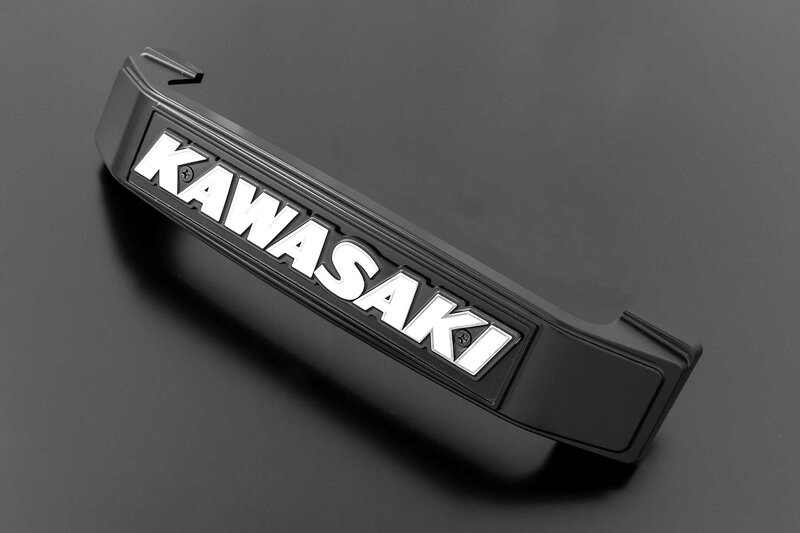 BIGステムエンブレム　KAWASAKI大文字　Z900RS/CAFE ブラック品番 189-1174適合車種Z900RS/ Z900RS　CAFE '18-'24Z900RSのシルエットにベストマッチするよう全長や幅の寸法はもちろん、デザ...