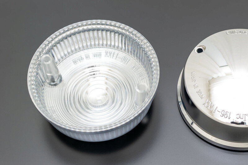 フルミラーコーティング ウインカーレンズ Z2タイプ 4PCセット クリア品番 196-5104適合車種汎用真空状態で蒸着させた非常に薄い金属の膜を表面にコーティングする真空蒸着と呼ばれる特殊なメッキ加工を、レンズ表面に施したウインカーレン...