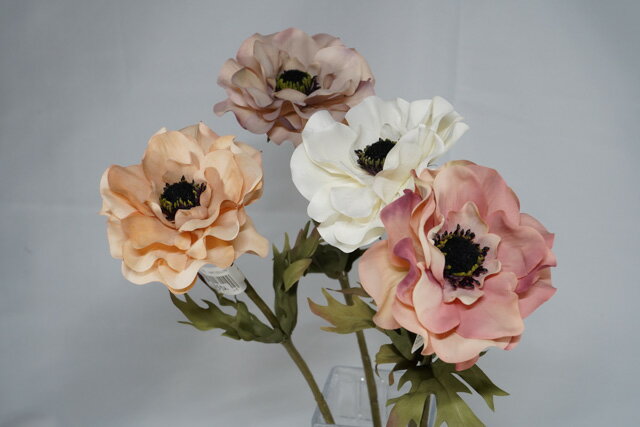 全長48センチ　花径10cmの大輪のお花色合いがシックで素敵です。 モーブ（シックなピンク）イエロー（薄いオレンジ）ホワイト（アイボリー）ライラック（淡いピンク） 発送の際茎を軽く曲げることがございます。 定形外発送ご希望の場合は注文時メー...