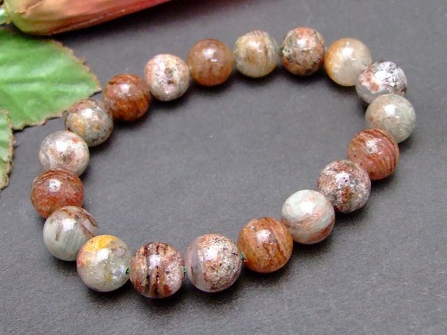 ※画像のものをお送りします。 オリジナルアクセサリー作りに是非どうぞ〜〜（m−m） ポーチに入れた状態で発送いたしますので、そのままプレゼントとしてご利用頂けます。 素材 天然 サイズ 約：重さ31g　玉径10mm・±0.5mm　内径17c...