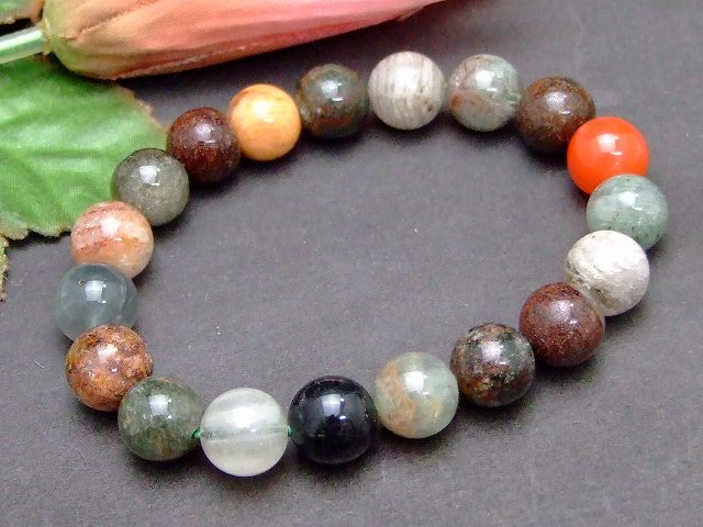 ※画像のものをお送りします。 オリジナルアクセサリー作りに是非どうぞ〜〜（m−m） ポーチに入れた状態で発送いたしますので、そのままプレゼントとしてご利用頂けます。 素材 天然 サイズ 約：重さ31g　玉径10mm・±0.5mm　内径17c...