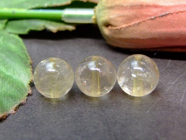 ※画像と同品質のものをお送りします。 オリジナルアクセサリー作りに是非どうぞ〜〜（m−m） 素材 天然 サイズ・重さ 約：重さg　玉径9mm・±0.5mm　1粒売り 　※ 多少の誤差はご了承下さい。黄金色の人生を与える金運の石 日本名『針水...