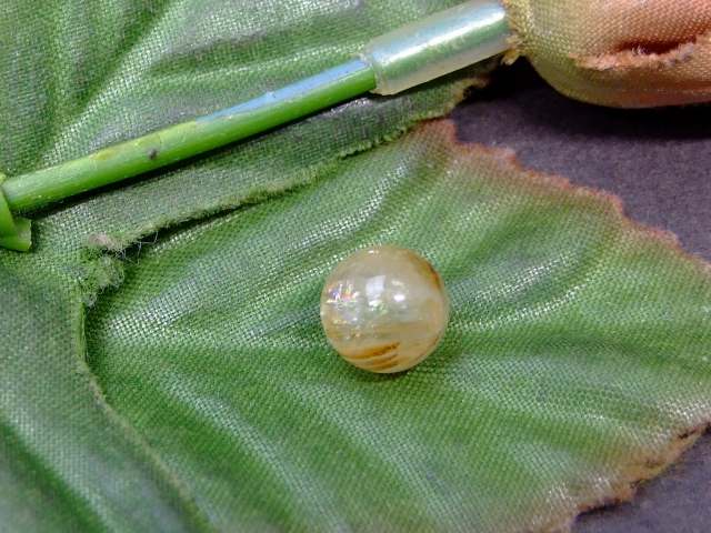 ※画像のものをお送りします。 オリジナルアクセサリー作りに是非どうぞ〜〜（m−m） 素材 天然 サイズ 約：重さg　玉径7mm・±0.5mm　1粒売り 　※ 多少の誤差はご了承下さい。黄金色の人生を与える金運の石 日本名『針水晶』、『金紅石...