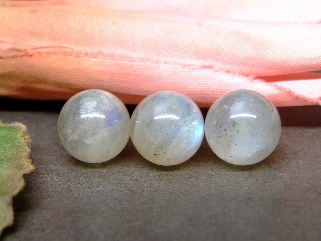 ※画像と同品質のものをお送りします。 オリジナルアクセサリー作りに是非どうぞ〜〜（m−m） ※新品ですが、へこみ・傷など見られる為、わけあり商品として格安にご提供しております。 ご了承の上ご購入くださいませ。 素材 天然石 サイズ 約：重さ...